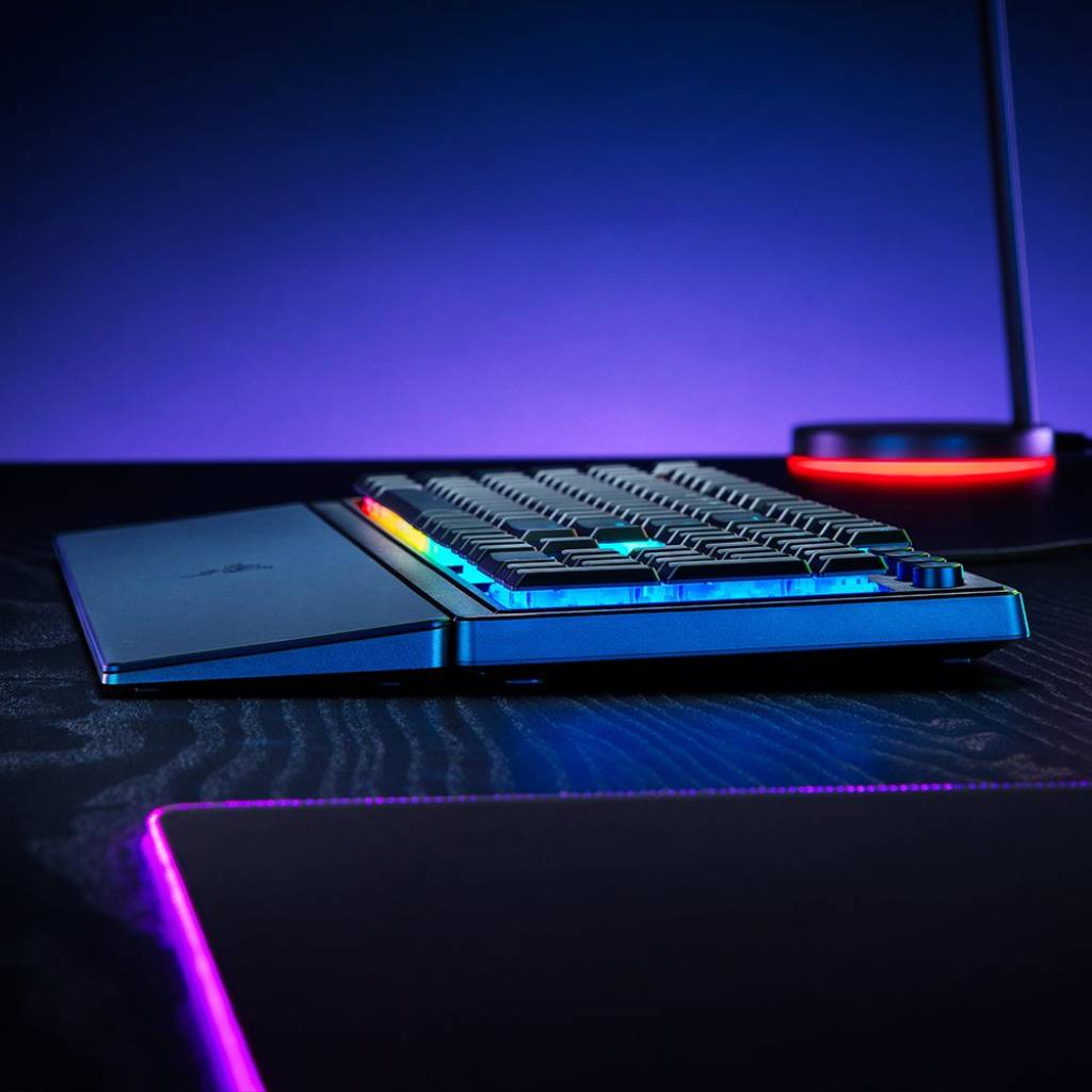Razer Ornata V3 Chroma Low Profile RGB Mecha-Membrane Wired Keyboard ...