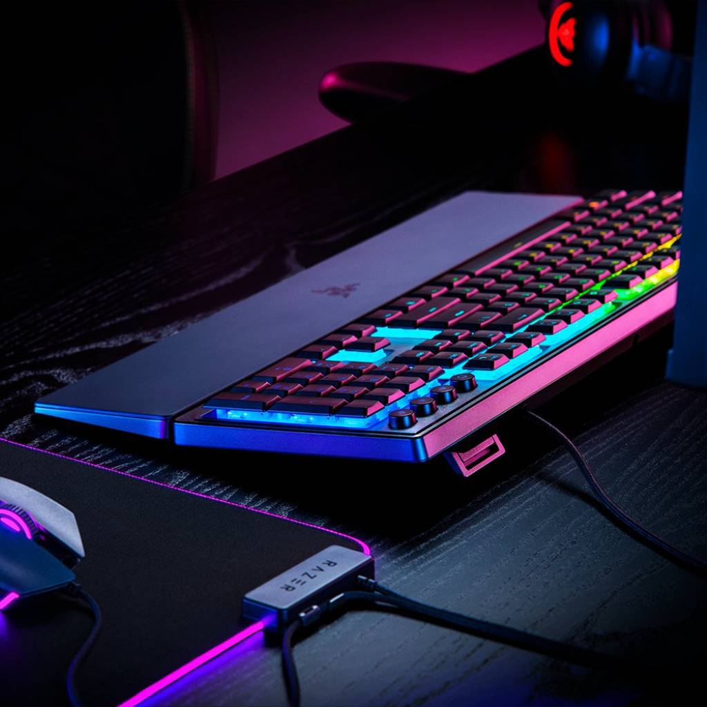 Razer Ornata V3 Chroma Low Profile RGB Mecha-Membrane Wired Keyboard ...